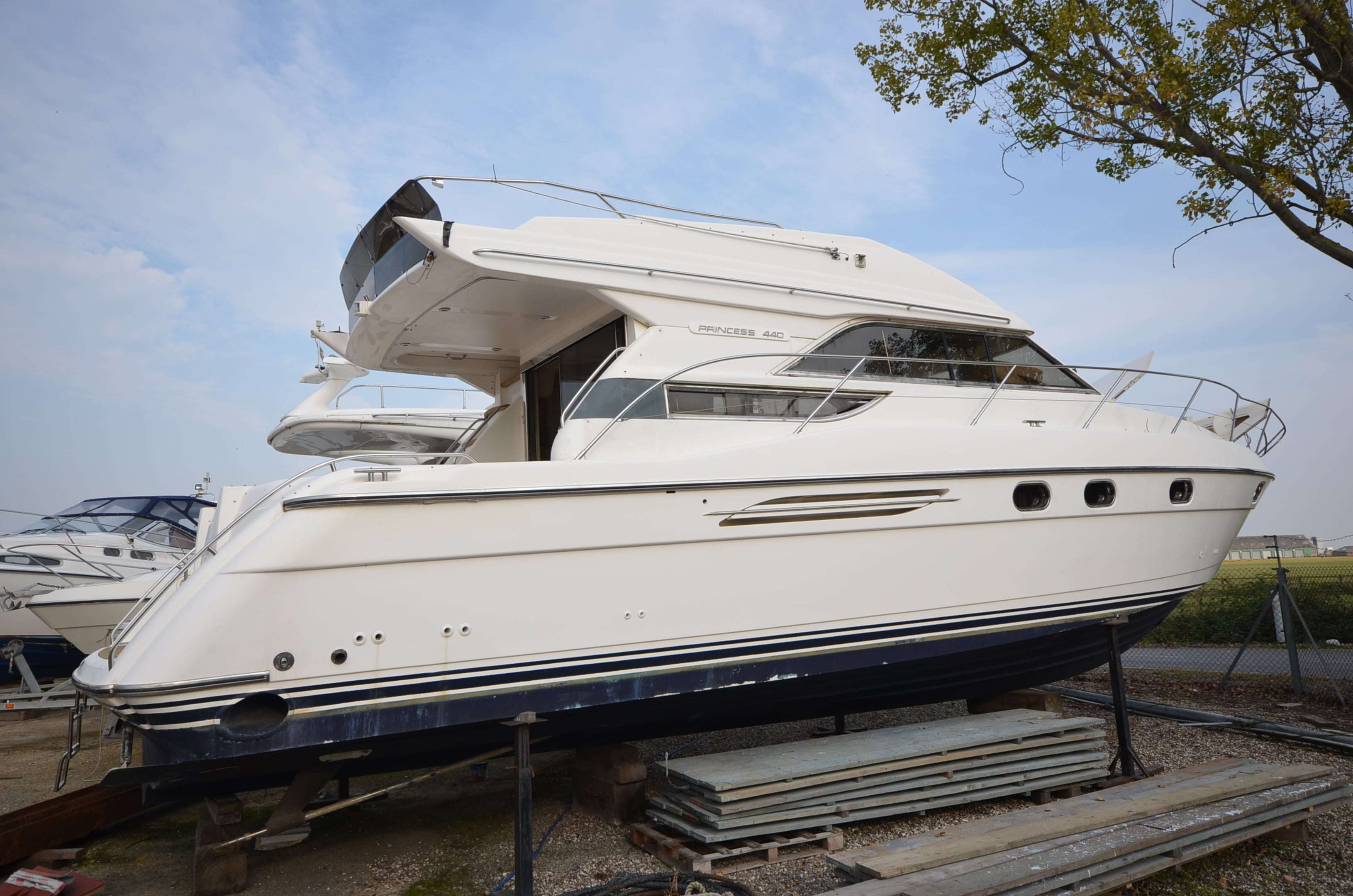 SOLD 1995 Princess 440 - Boats.co.uk